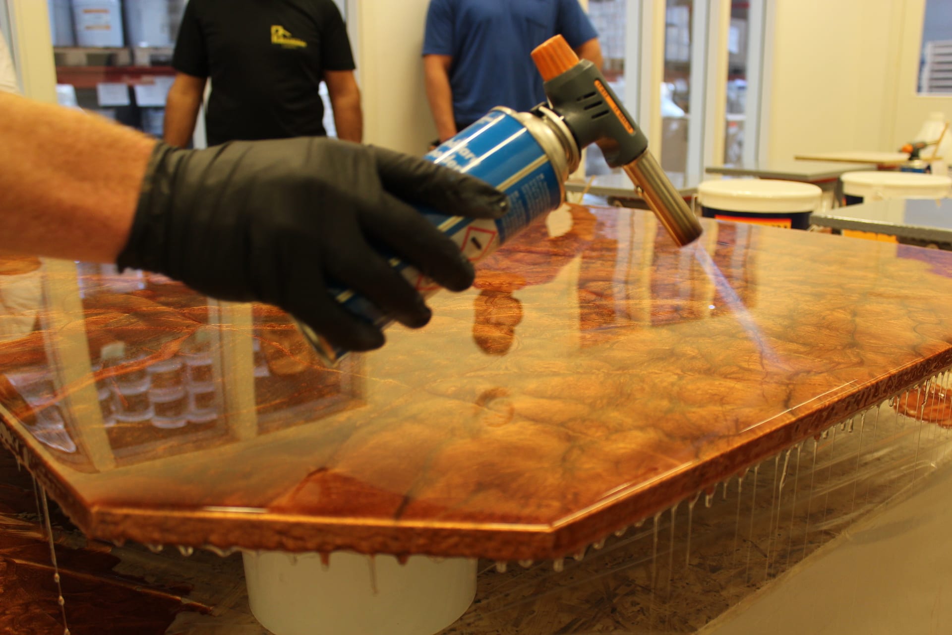 Lær mer om Metallic Epoxy på kurs hos EpoxyGrossisten